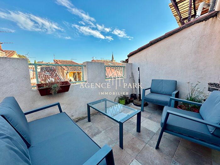 Appartement 3 pièces à Draguignan, Centre-ville historique, à louer