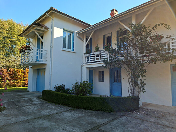 Maison à vendre - Saint-Astier - 6 pièces - 5 chambres