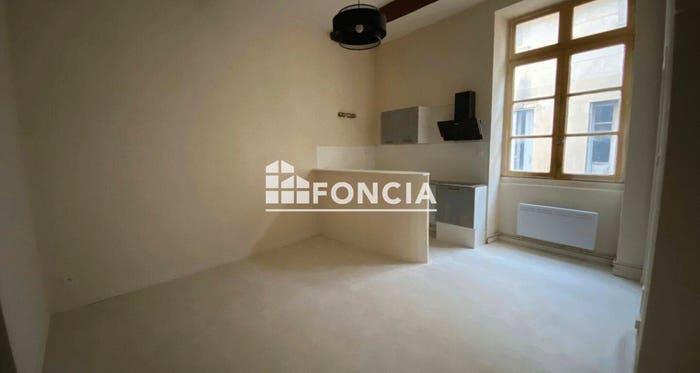 Centre Ville, Bagnols-sur-Cèze : Appartement 2 pièces à louer