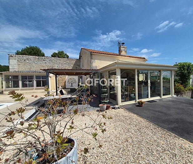 Saint-Bonnet-sur-Gironde : Maison 5 pièces à vendre