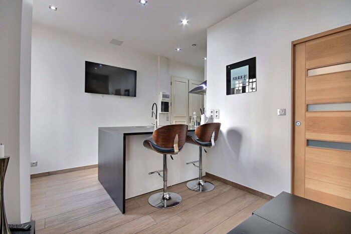 Appartement à louer - Louis Blanc-Aqueduc, Paris ème arrondissement - 1 pièce