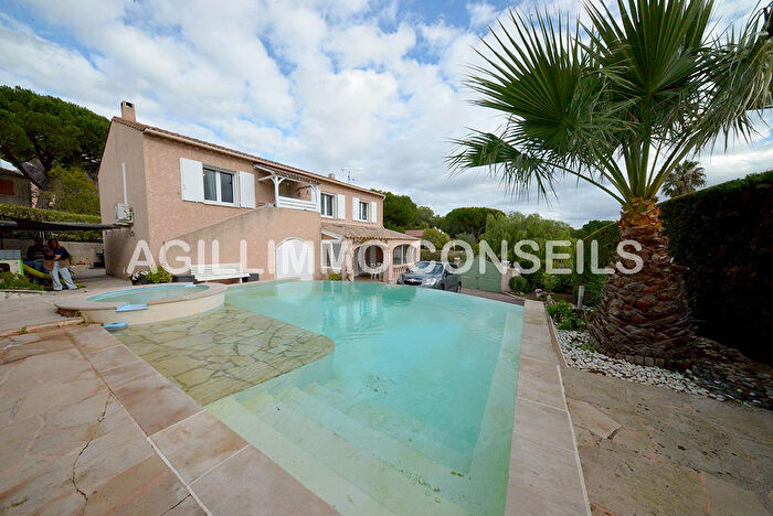 Maison à vendre - Roquebrune-sur-Argens, La Bouverie - 7 pièces - 5 chambres