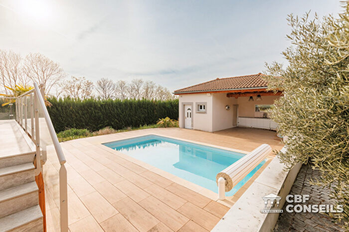 Maison à vendre - Châteaugay - 8 pièces - 5 chambres