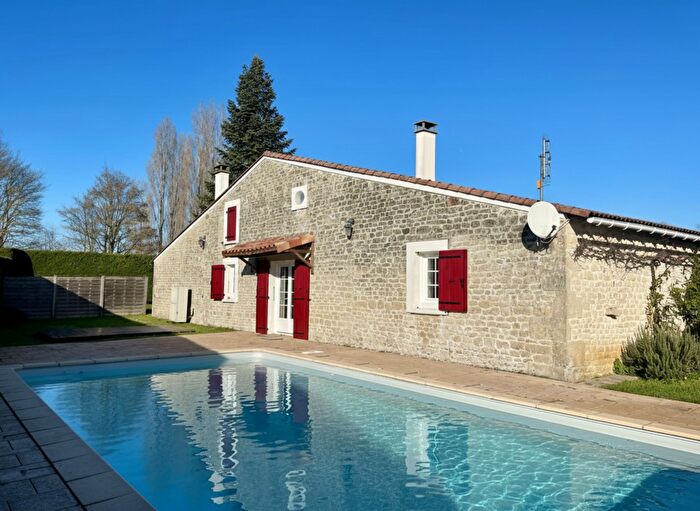 Maison à vendre - Saint-Martial - 6 pièces - 3 chambres