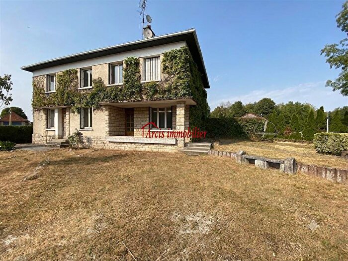 Arcis-sur-Aube : Maison 10 pièces à vendre