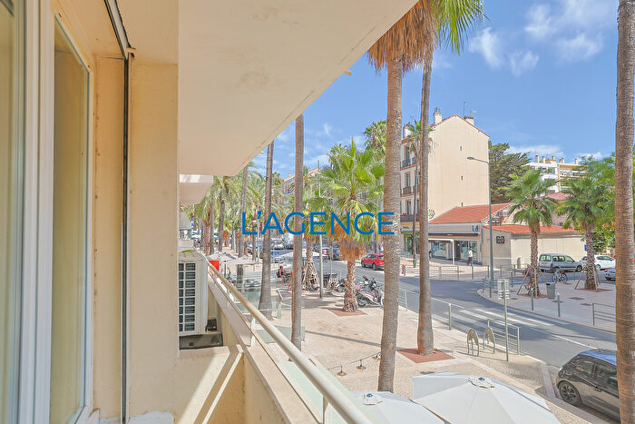 Appartement à vendre - Hyères, Centre-ville - 2 pièces - 1 chambre