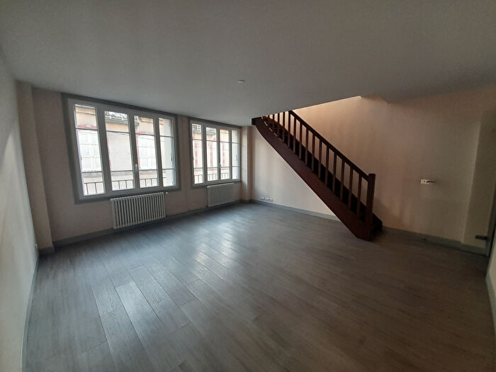 Appartement à louer - Aurillac, Centre-ville - 4 pièces - 3 chambres