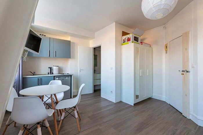 Appartement à louer - Saint Philippe du Roule, Paris ème arrondissement - 1 pièce