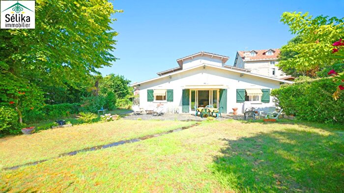 Maison à vendre - Arcachon, Ville dHiver, Parc Mauresque - 10 pièces - 6 chambres