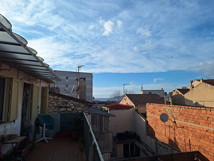 Maison à vendre - Marseille e , La Cabucelle - 14 pièces - 7 chambres