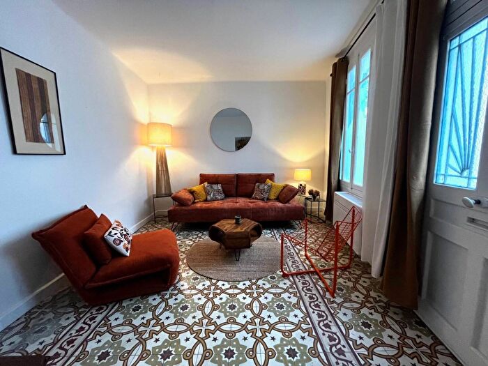 Centre Ville-La Roquette, Arles : Maison 3 pièces à louer
