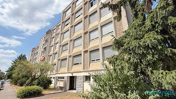 Bron, Centre-ville : Appartement 2 pièces à vendre
