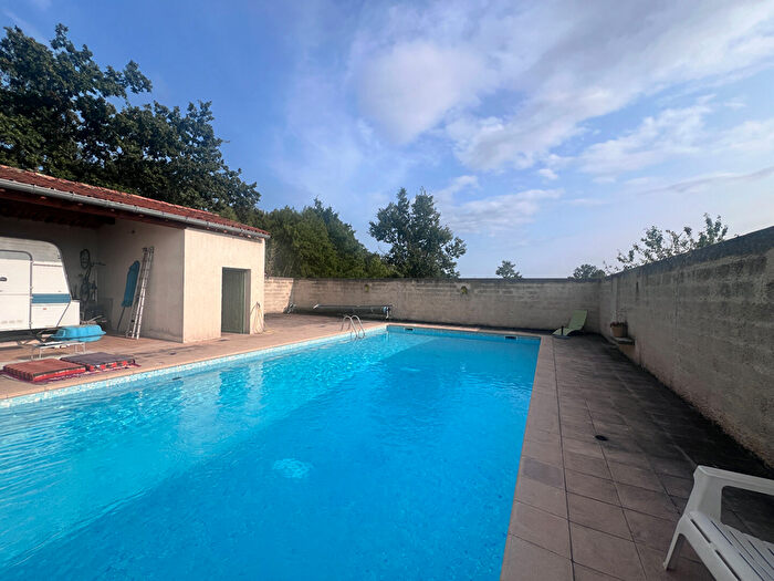 Saint-Privat-de-Champclos : Maison 5 pièces à vendre