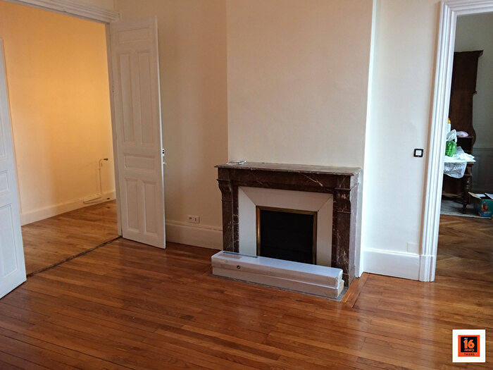 Appartement à louer - Thiers - 6 pièces - 4 chambres