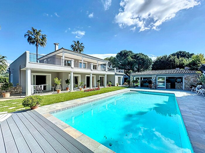 Maison à vendre - Mougins, Le Colombier, Colombe, Cabrières, Le Bordé - 6 pièces - 4 chambres