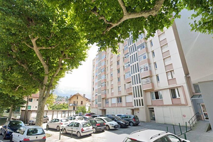 Appartement à louer - Centre Ville Nord, Aix-les-Bains - 3 pièces - 2 chambres
