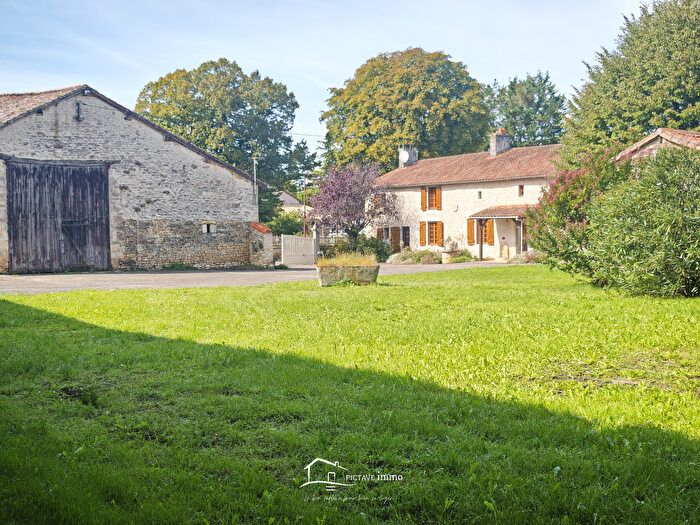 Maison à vendre - Vanzay - 5 pièces - 3 chambres