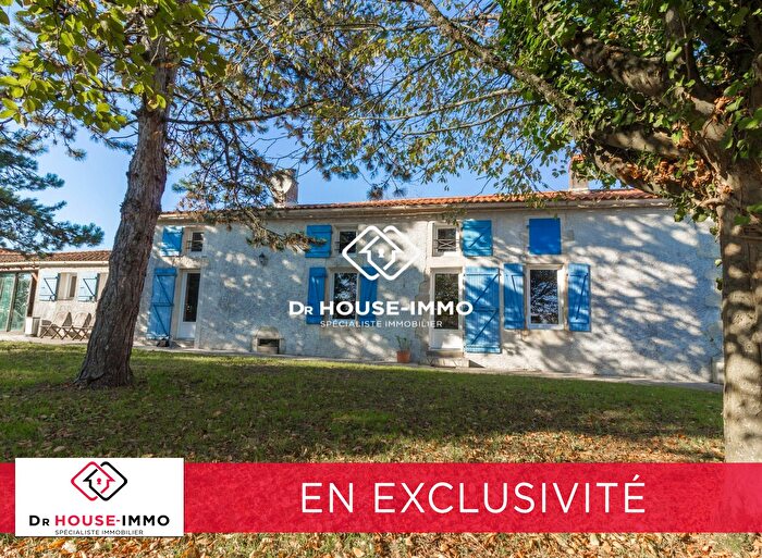 Maison à vendre - Mouzeuil-Saint-Martin - 6 pièces - 4 chambres