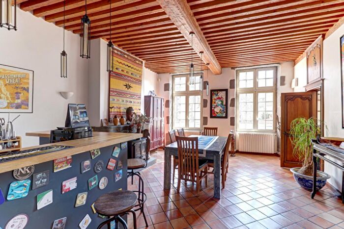 Maison à vendre - Riom, Centre-ville - 9 pièces - 5 chambres