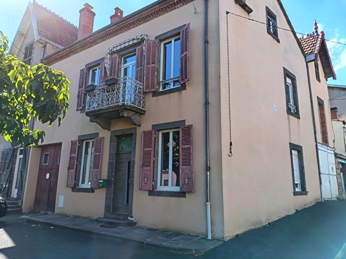 Brassac-les-Mines : Maison 9 pièces à vendre
