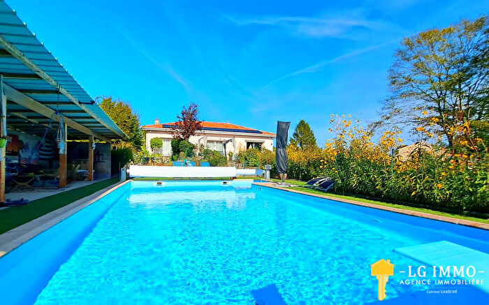 Maison 7 pièces à vendre à Pérignac