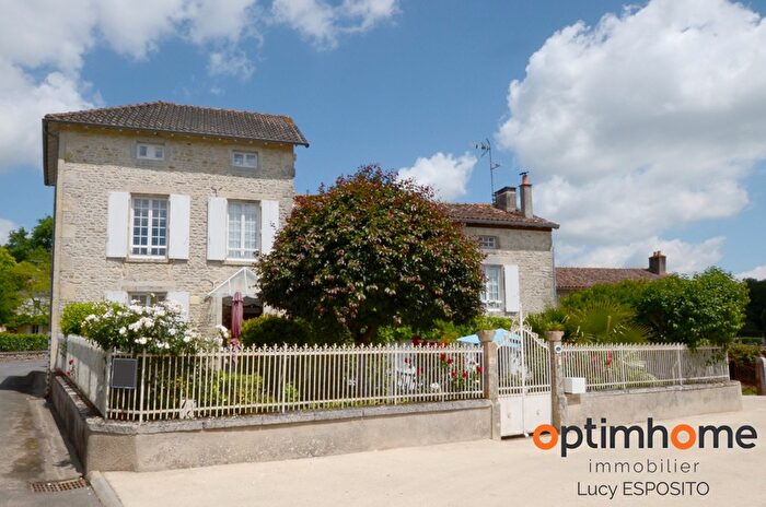 Maison à vendre - Voulême - 11 pièces - 5 chambres