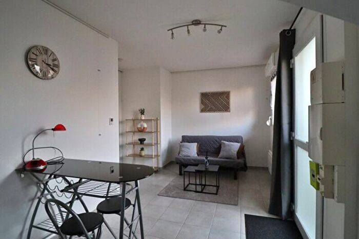 Appartement à louer - Bas Clos-Nord Est, Saint-André-les-Vergers - 1 pièce