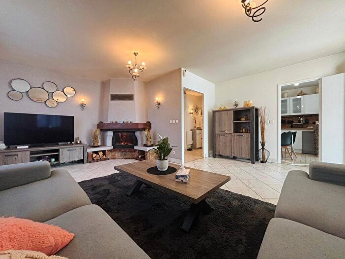 Maison à vendre - Cranves-Sales - 5 pièces - 3 chambres