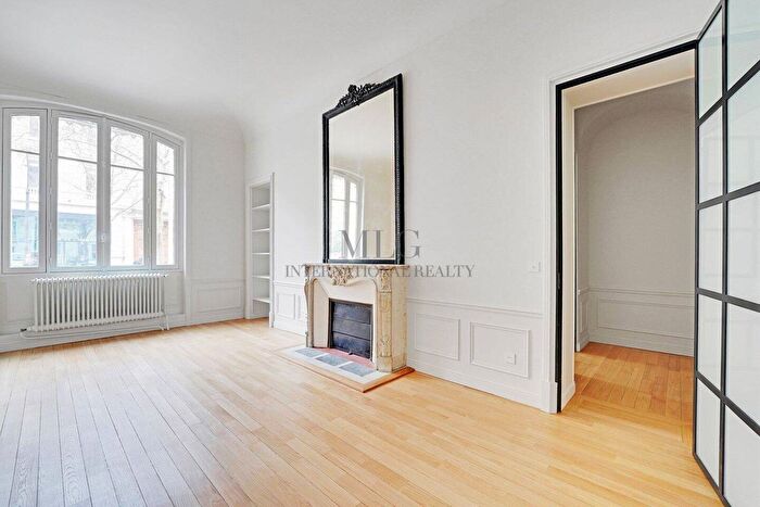 Appartement à louer - Chaillot, Paris ème arrondissement - 2 pièces