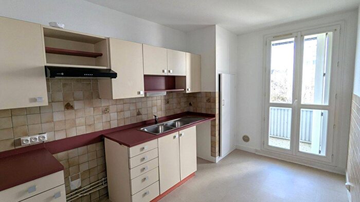 Appartement à louer - Bourges - 4 pièces - 3 chambres