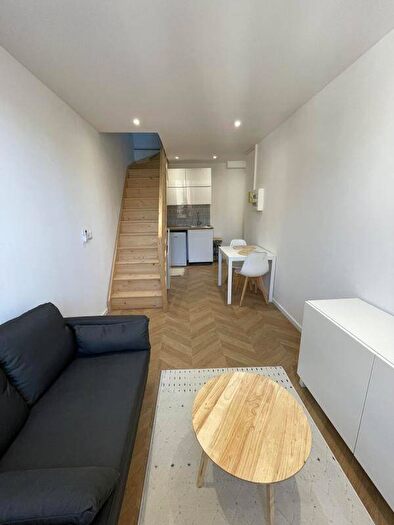 Appartement à louer - Cinq Avenues, Marseille ème arrondissement - 1 pièce