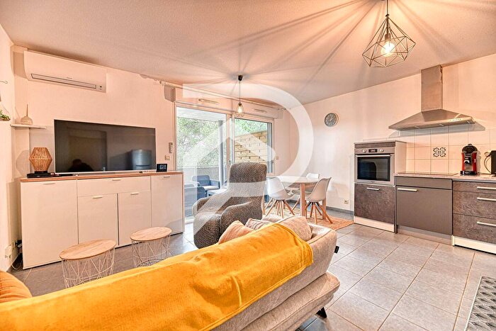 Appartement à louer - La Gazelle, Nîmes - 3 pièces - 2 chambres