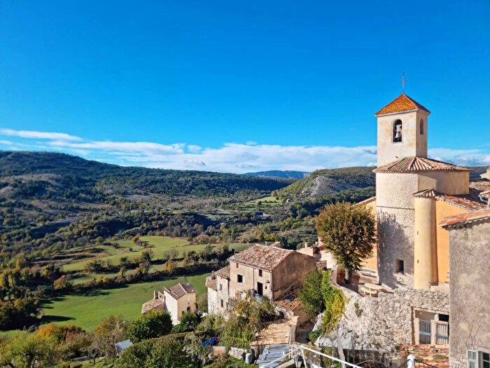 Maison 15 pièces à Coursegoules, à vendre