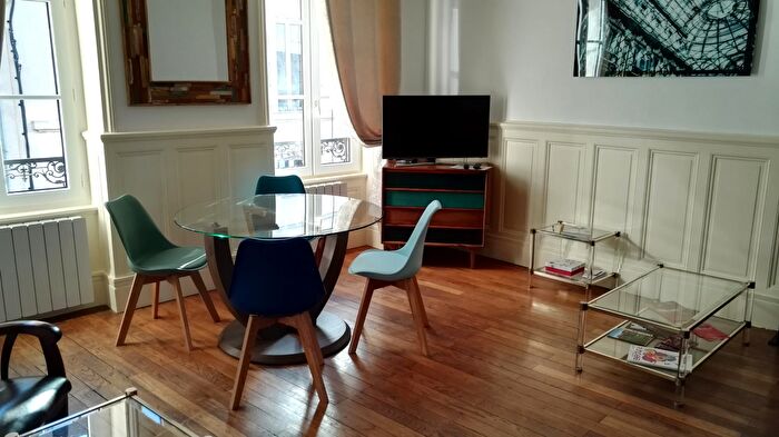 Appartement à louer - Beaune, Centre-ville - 2 pièces - 1 chambre