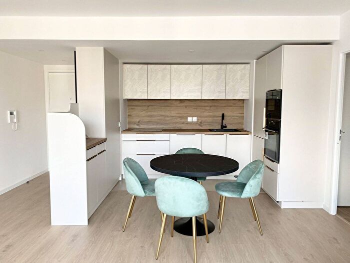 Périchelles-Saint Hubert-Centre Gare-Abbesses, Chelles : Appartement 3 pièces à louer