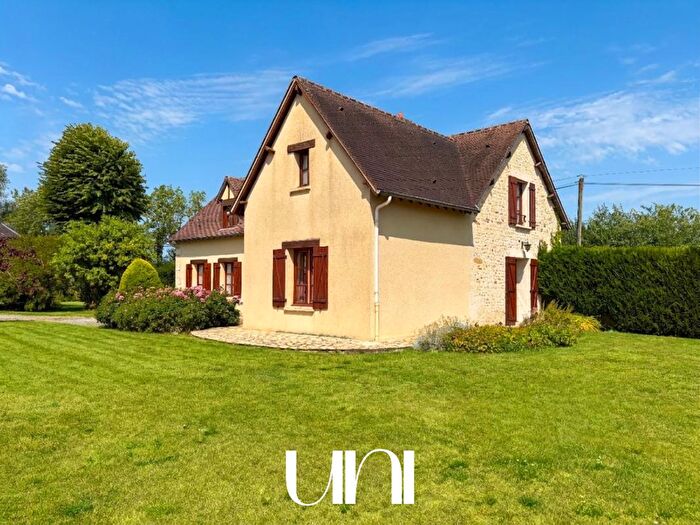 Coulonges-sur-Sarthe : Maison 7 pièces à vendre
