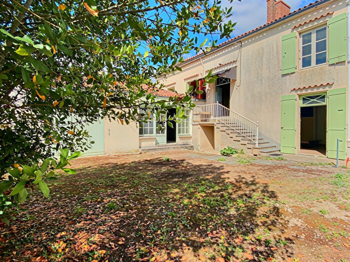 Maison 5 pièces à vendre à Genouillé