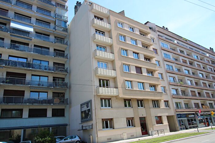 Appartement 4 pièces à Grenoble, Bajatière, à louer