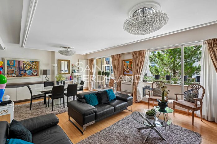 Appartement 4 pièces à Neuilly-sur-Seine, Charles Laffitte, à vendre