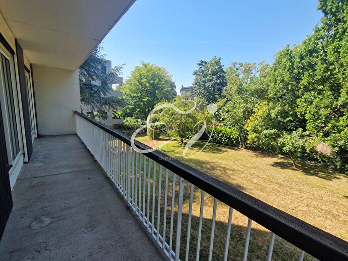 Centre, Écully : Appartement 4 pièces à louer
