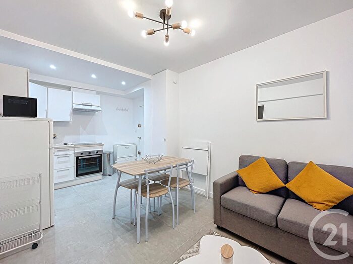 Appartement à louer - Fontenay-le-Fleury, Soleil Levant - 2 pièces - 1 chambre