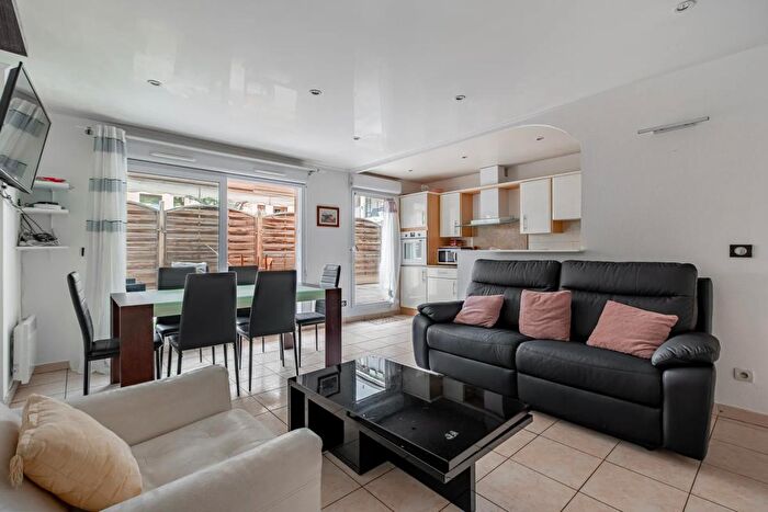 Appartement à vendre - Saint-André-de-la-Roche - 4 pièces - 3 chambres