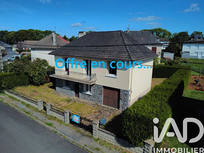 Maison à vendre - Pleaux - 5 pièces - 4 chambres