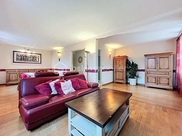 Maison à vendre - Pontault-Combault, Centre commercial - 7 pièces - 5 chambres