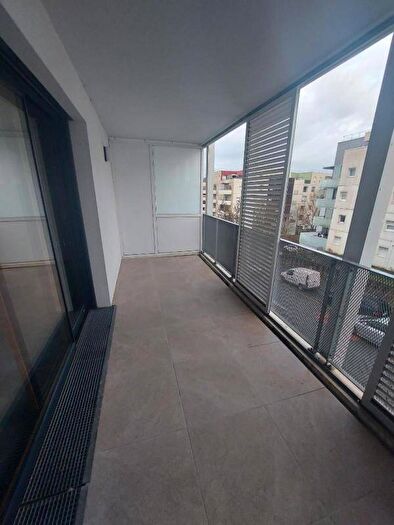 Zone Industrielle Quatre Pavillons-La Gardette, Lormont - Appartement 5 pièces à louer