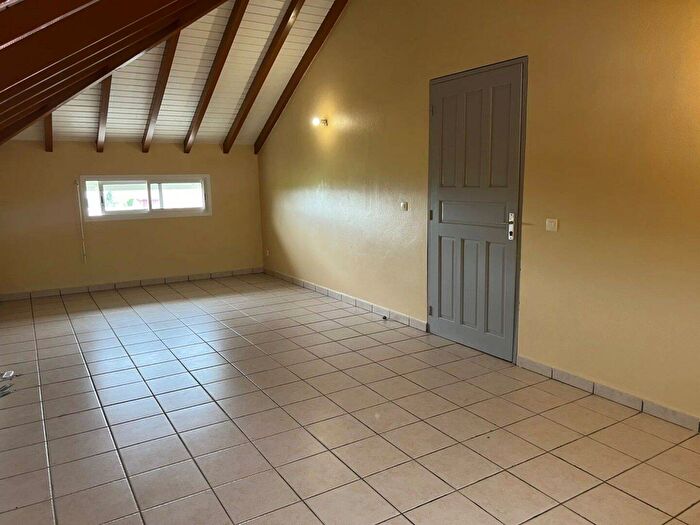 Capesterre-Belle-Eau : Appartement 2 pièces à louer