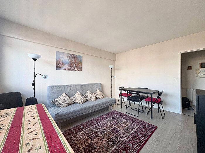 Appartement à louer - Porchefontaine, Versailles - 2 pièces - 1 chambre