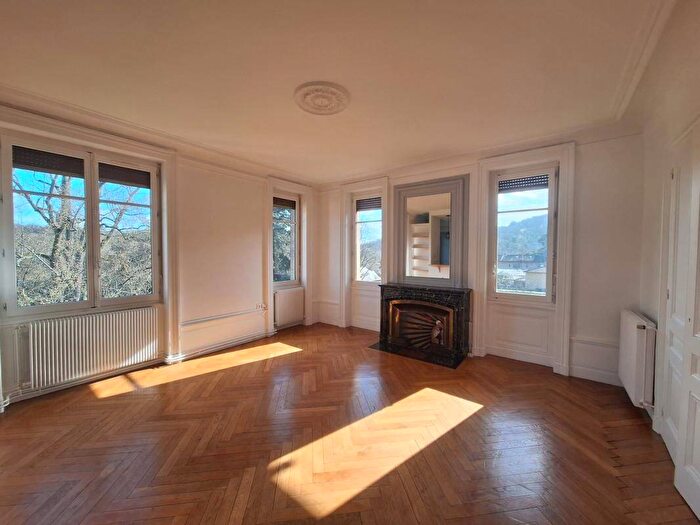 Appartement à louer - Couzon-au-Mont-dOr - 5 pièces - 4 chambres