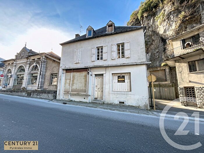 Maison à vendre - Saint-Béat - 8 pièces - 4 chambres