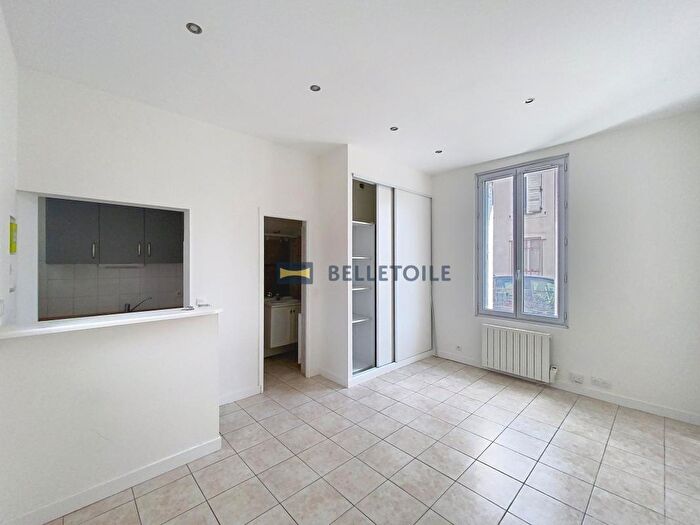 Appartement à louer - Maisons-Alfort, Charentonneau - 1 pièce